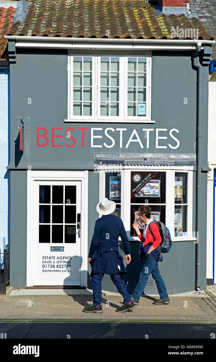 Estates agents hi-res stock photography and images - Alamy