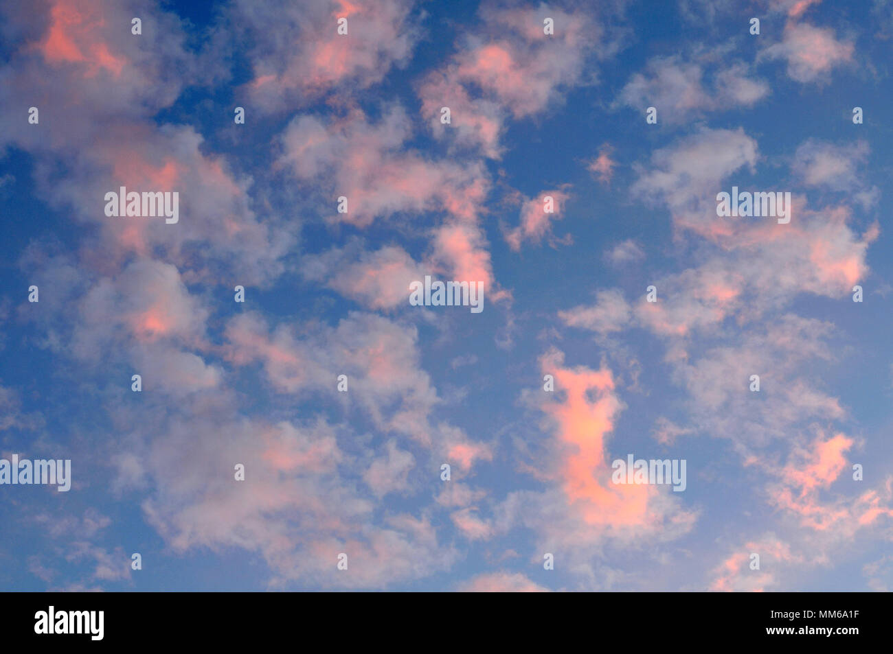 Blue sky pink clouds hi-res stock photography and images - Alamy