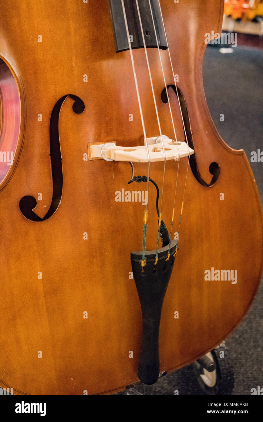 Cello standing upright, waiting to be played Stock Photo - Alamy