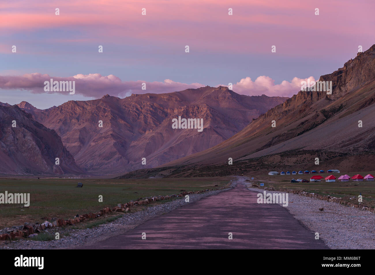 Sarchu scene hi-res stock photography and images - Alamy