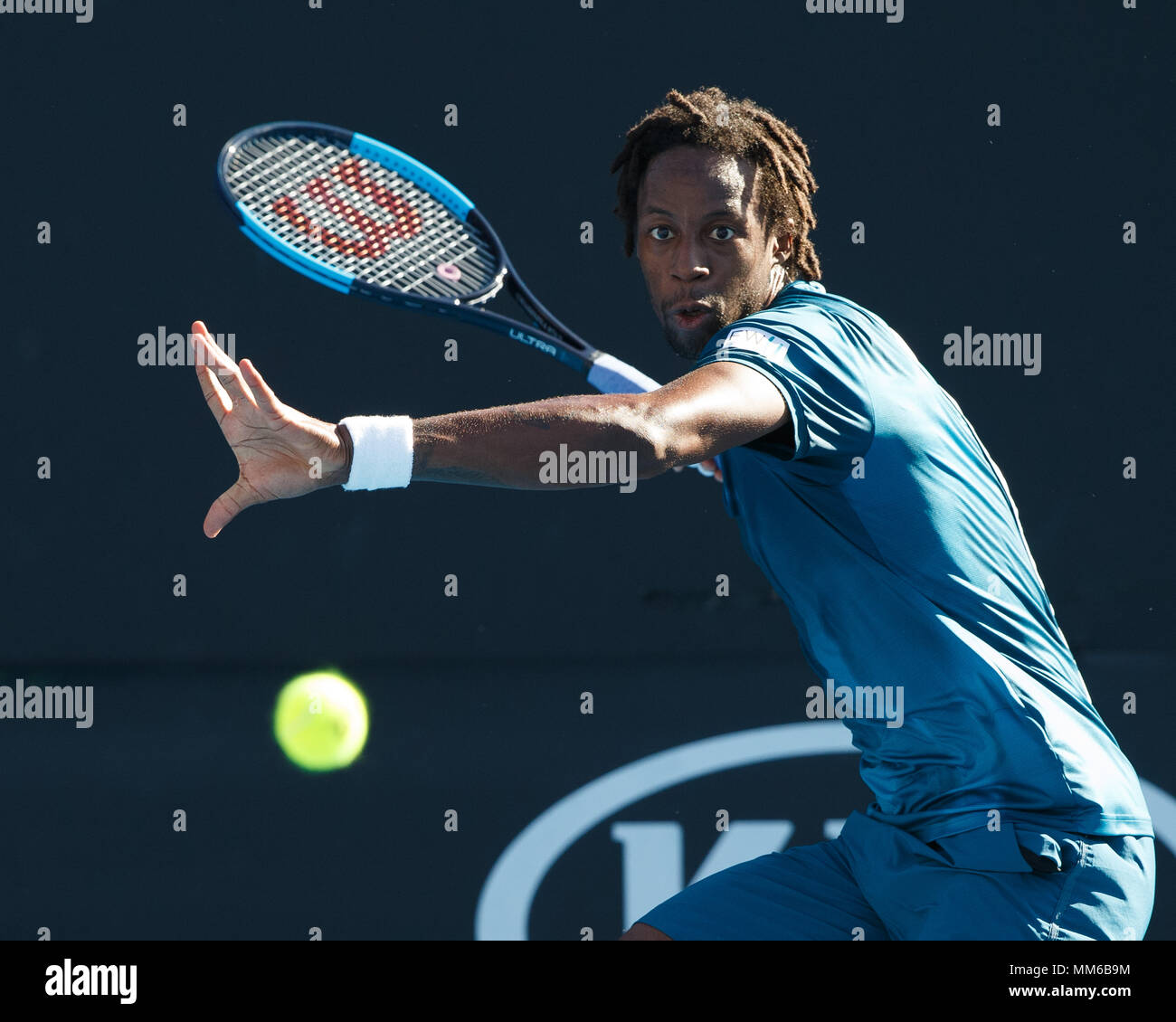 Professional sportsperson holding tennis racquet tennis ball ...