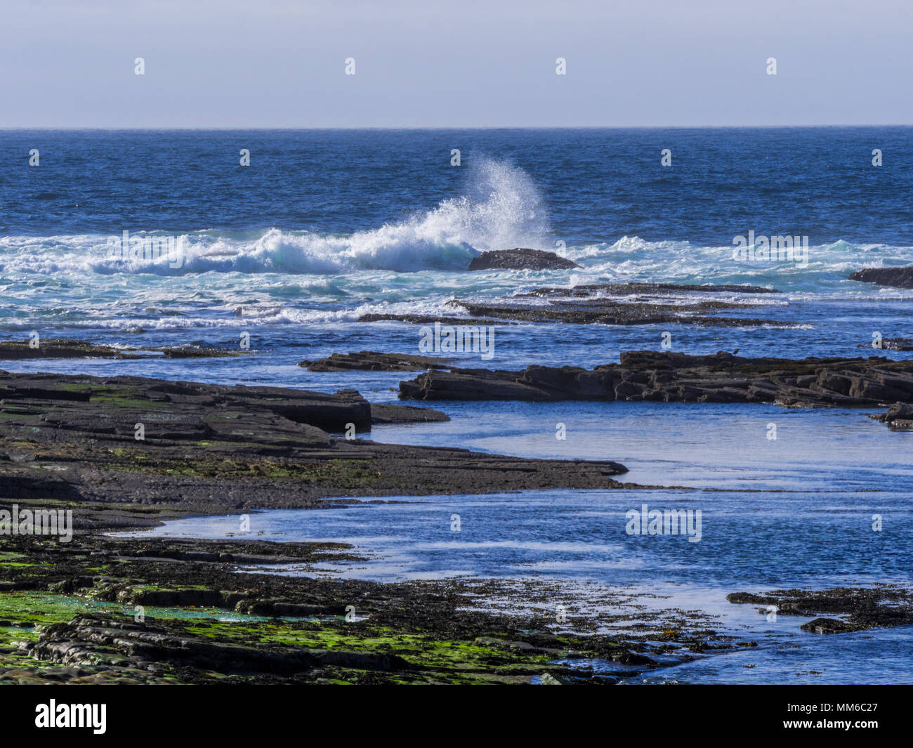 The rocky Kilkee Beach at the Irish coast Stock Photo - Alamy
