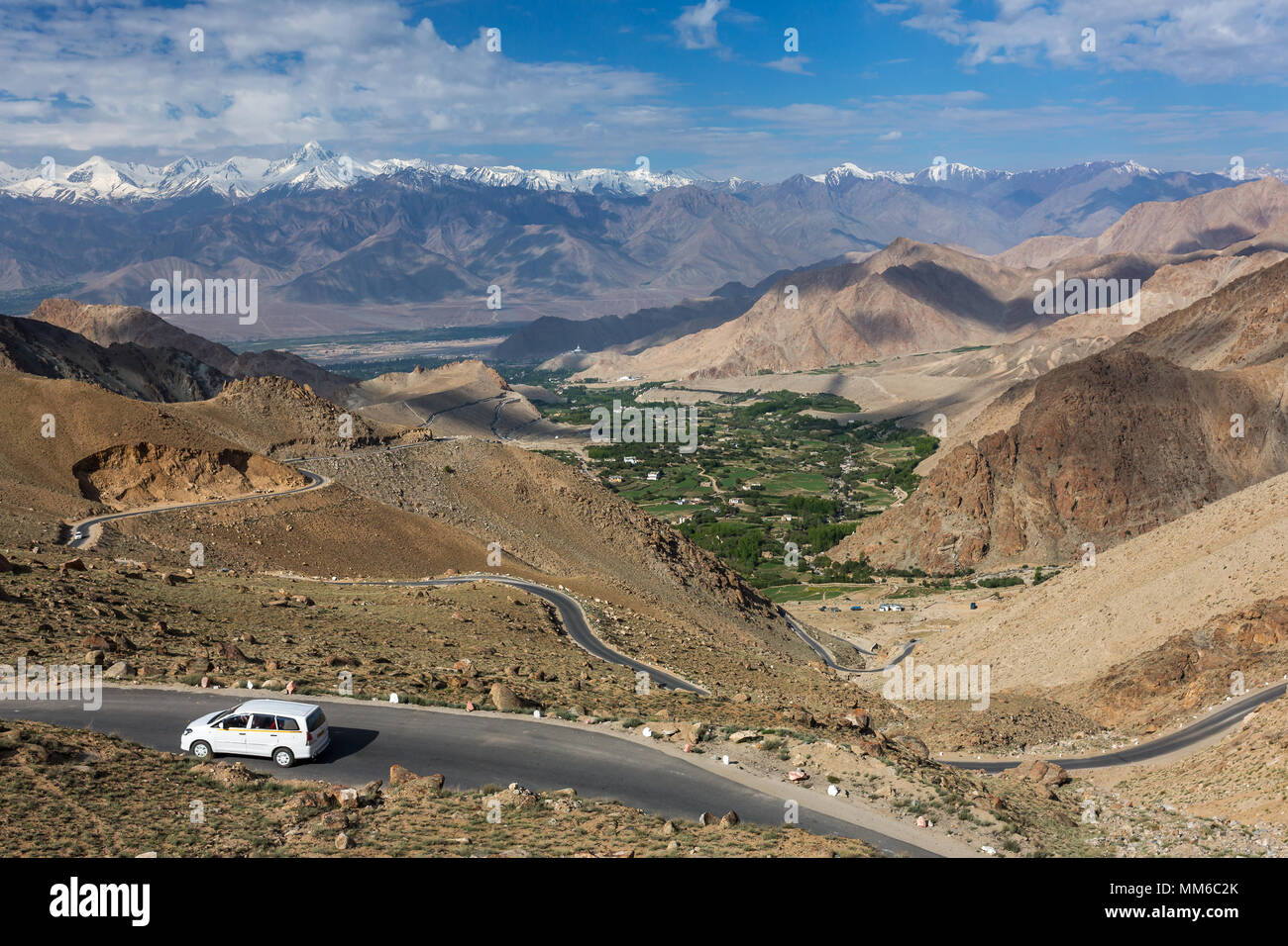 Khardung la Pass on the way between Leh and Nubra valley in Ladakh ...