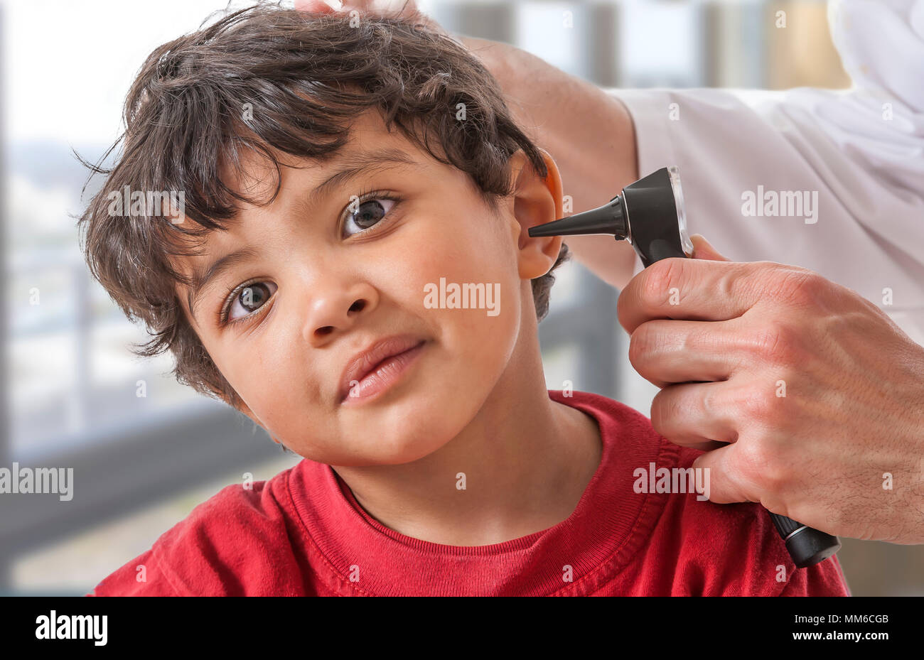 Otoscopic examination child hi-res stock photography and images - Alamy