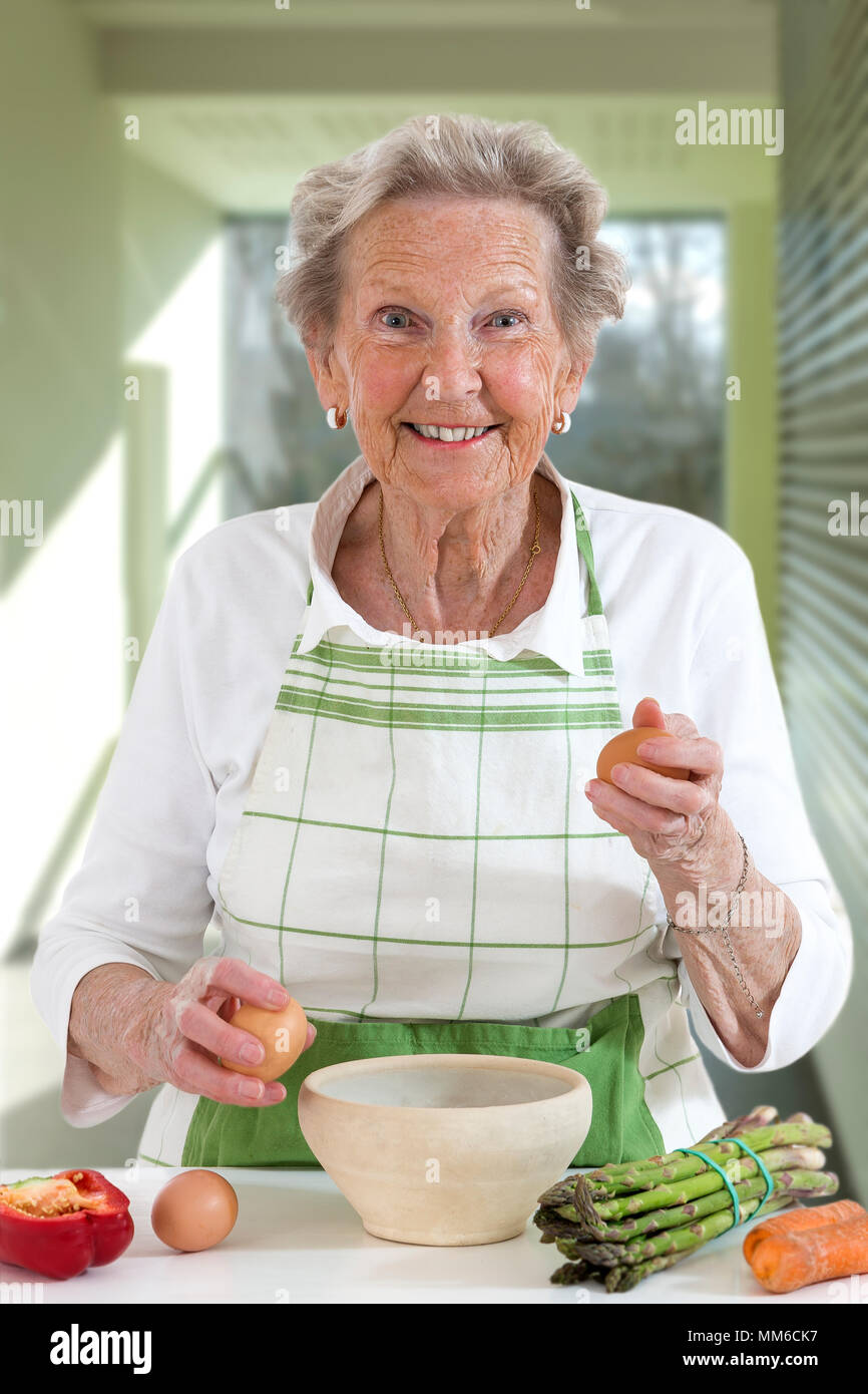 SENIOR IN KITCHEN Stock Photo - Alamy