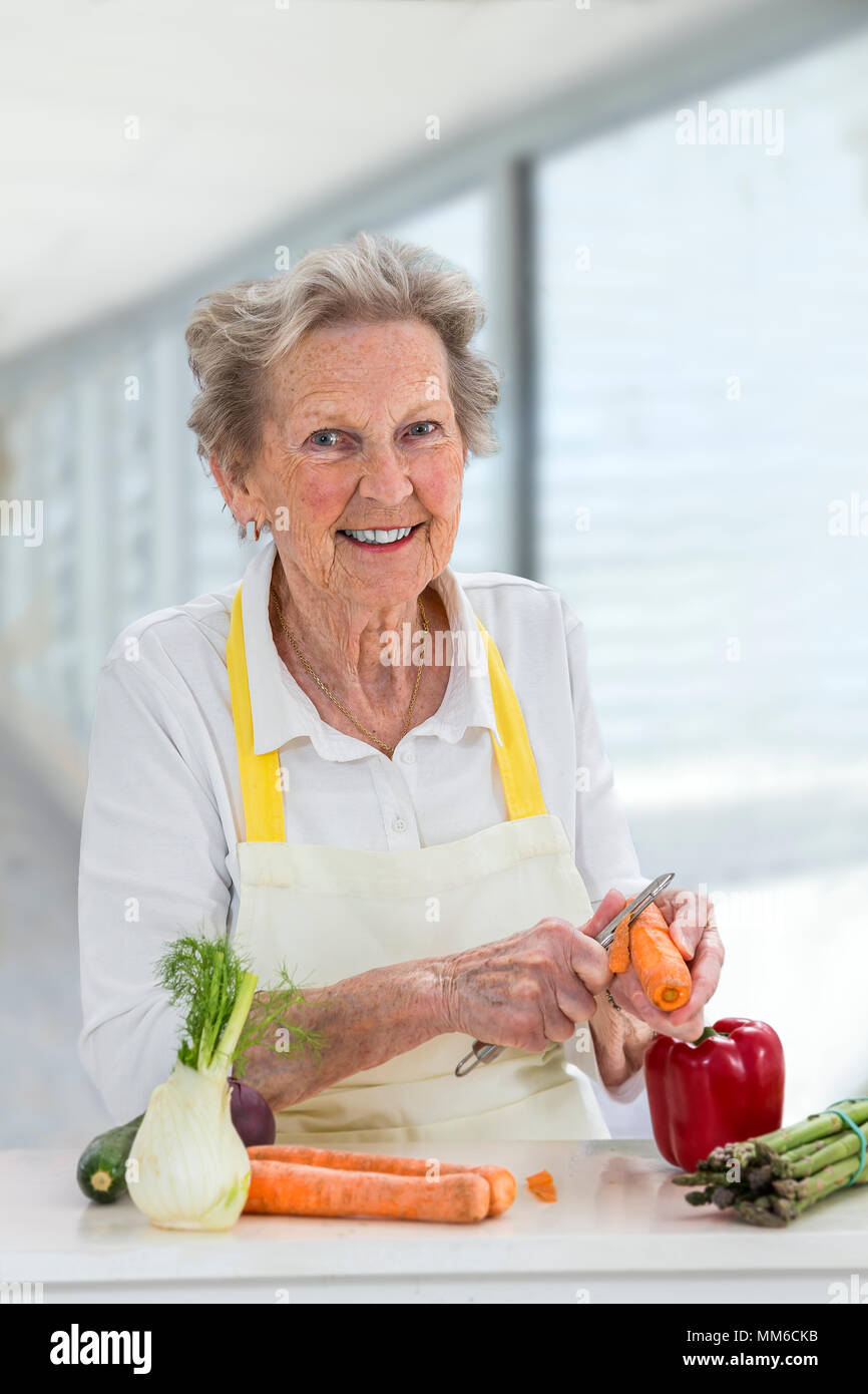 SENIOR IN KITCHEN Stock Photo - Alamy