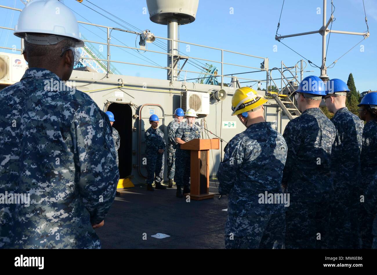 PORTLAND, Ore. (Sept. 11, 2017) The submarine tender USS Frank Cable ...