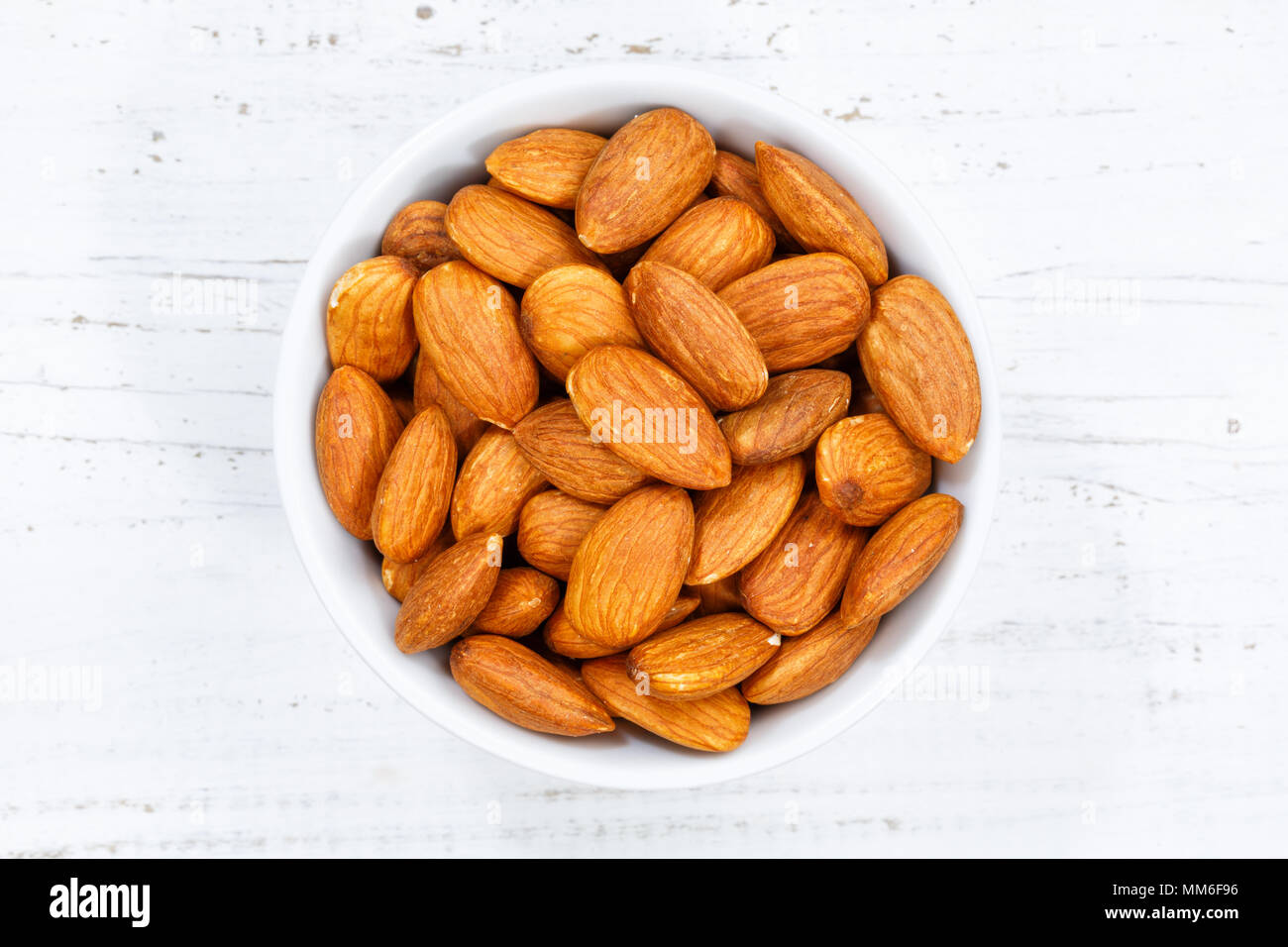 Almonds hi-res stock photography and images - Alamy