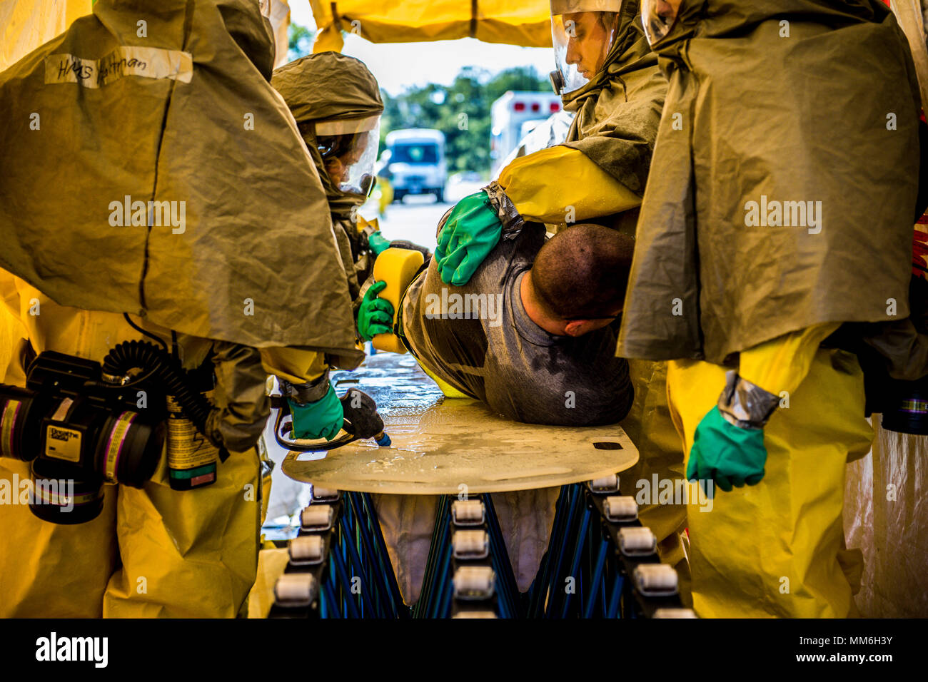 FORT BELVOIR, VA.-- (September 8, 2017)--Military and civilian team ...