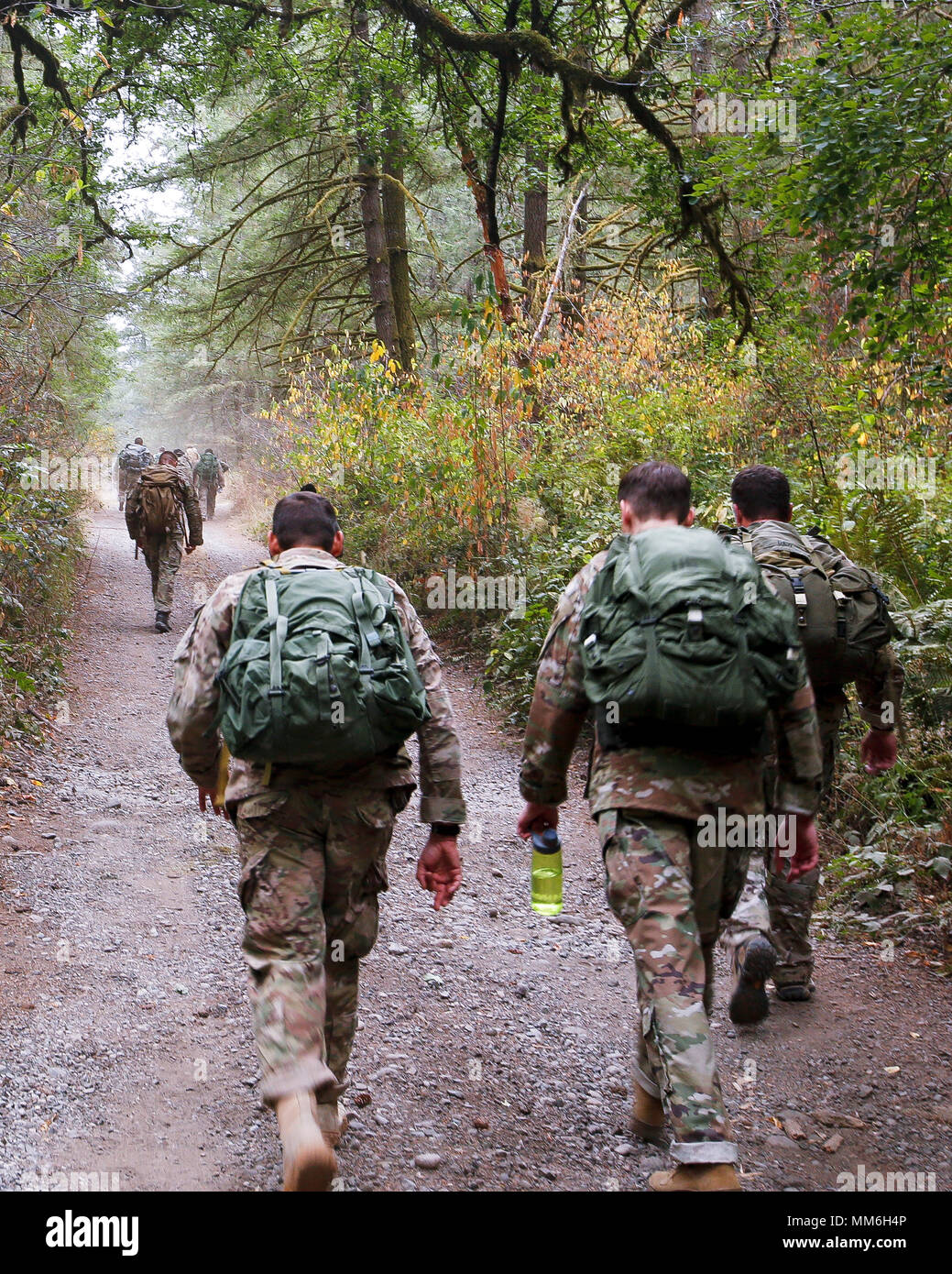 Soldiers from the Headquarters and Headquarters Company, 1st Special ...