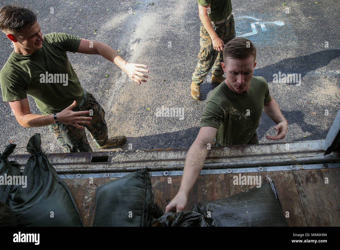 U.S. Marines, from Marine Corps Air Station (MCAS) Beaufort, load ...