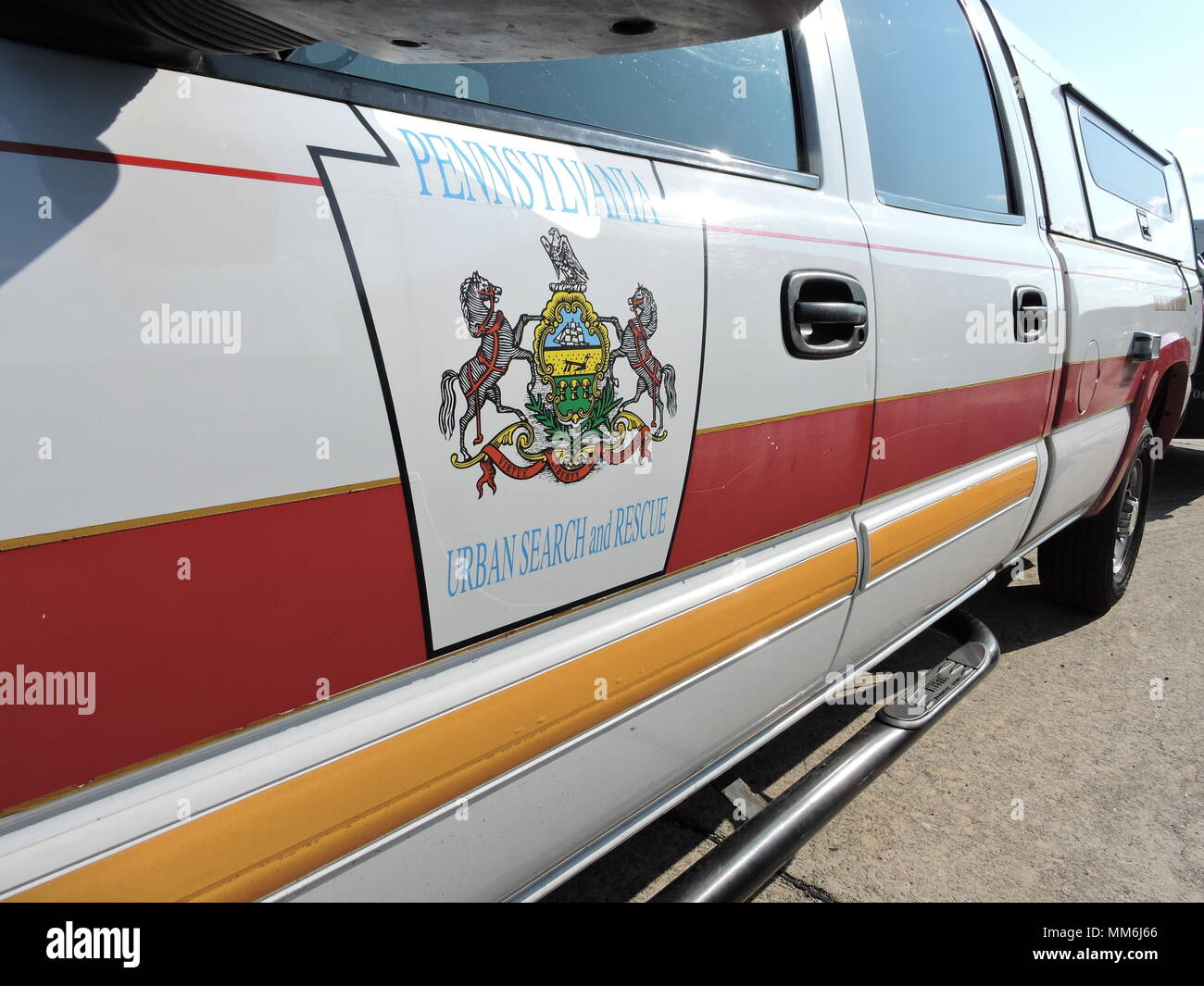 FEMA urban search and rescue task force teams from New York, Virginia ...
