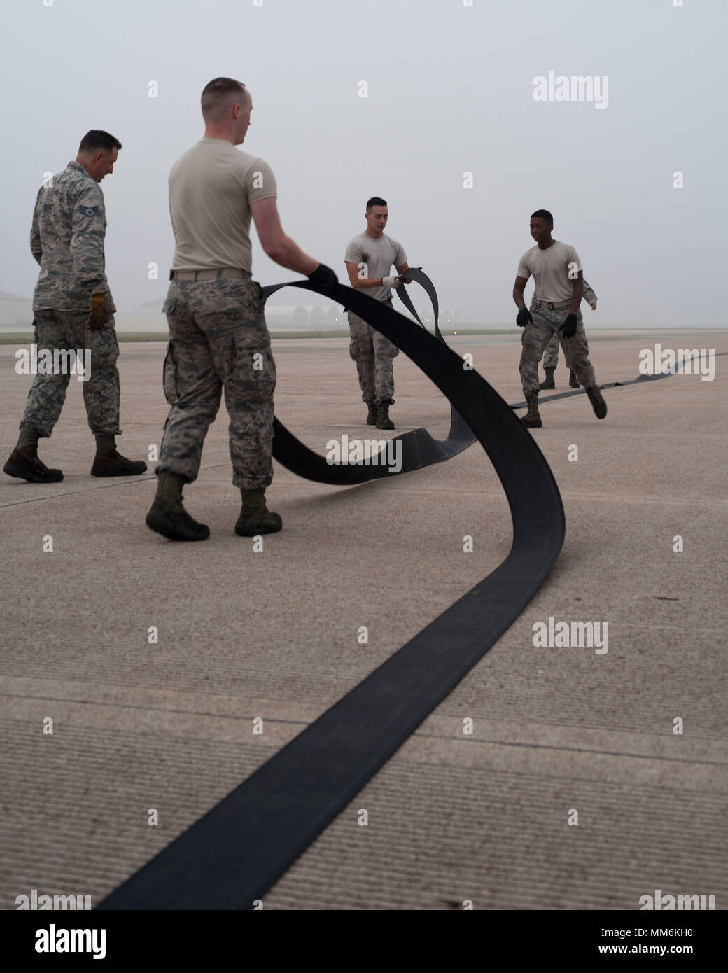 Aircraft barrier maintenance hi-res stock photography and images - Alamy