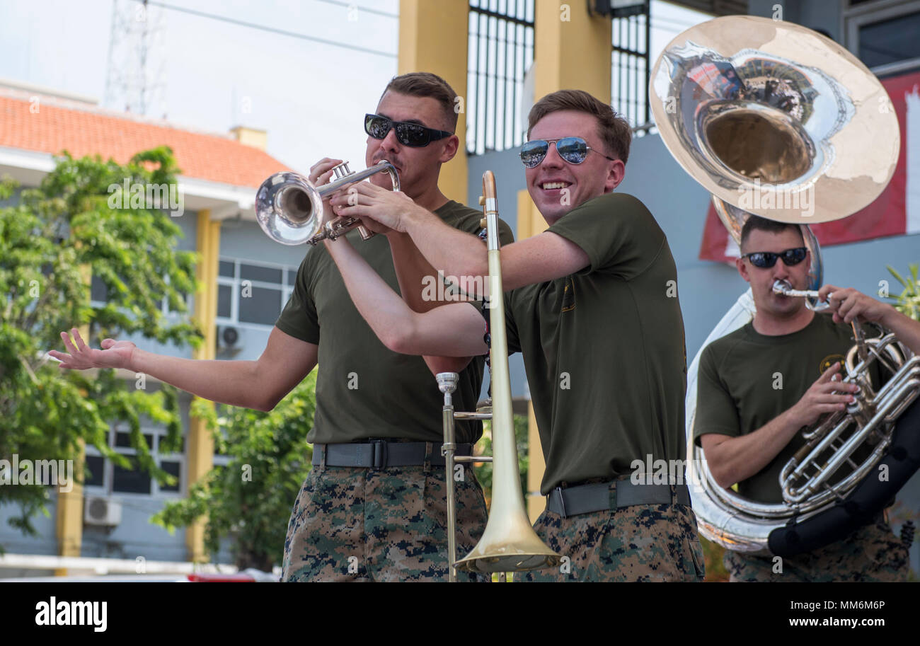 170912-N-OU129-546 SURABAYA, Indonesia (September 12, 2017) The III ...