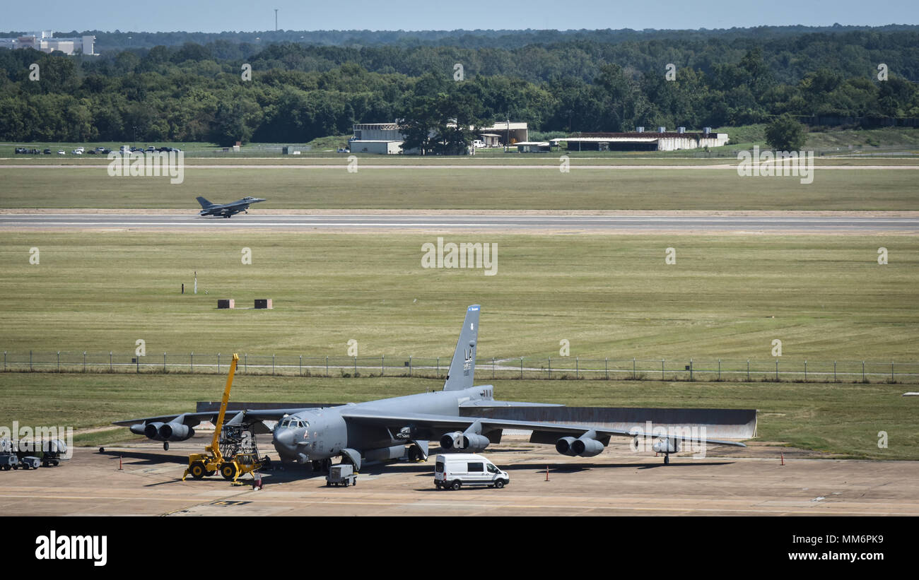An F-16 Fighting Falcon from Shaw Air Force Base, S.C., lands on the ...