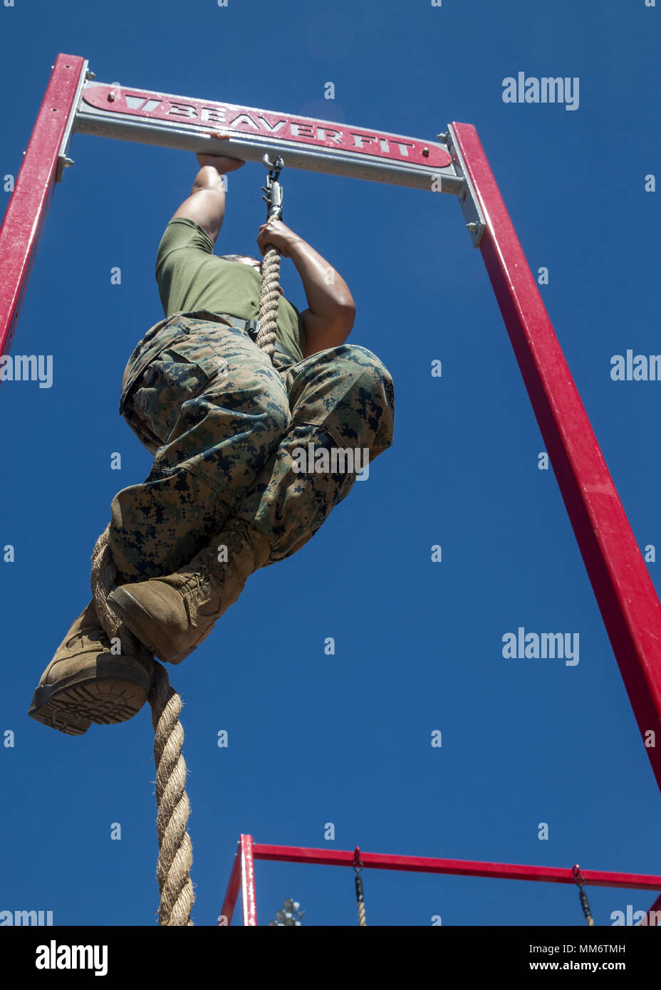 U S Marine Corps Lance Cpl Brittney Hollings Climbs A Rope While