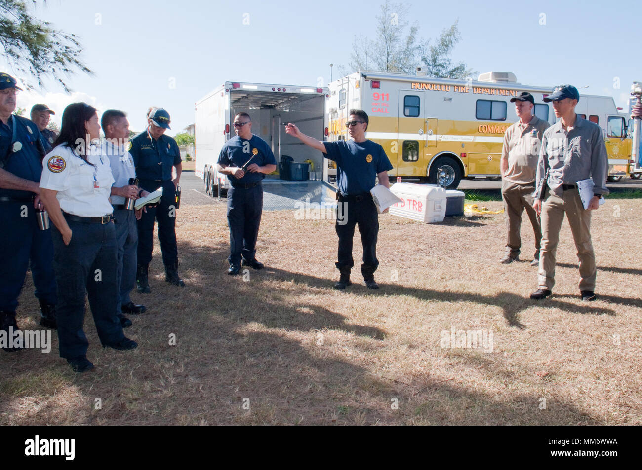 HELEMANO MILITARY RESERVATION — Police Capt. Glenn Hayashi (right), a ...