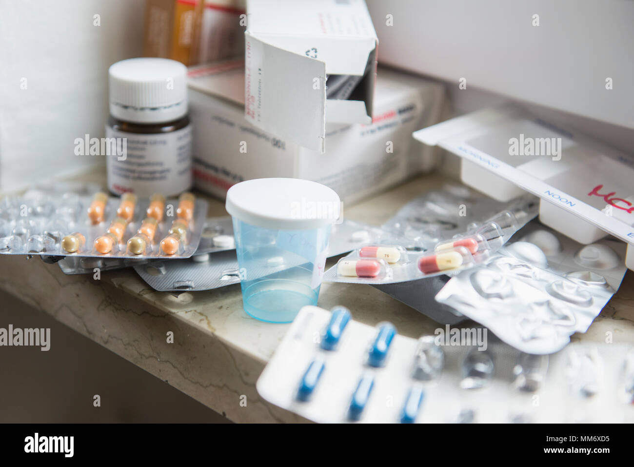 Pill packets hi-res stock photography and images - Alamy