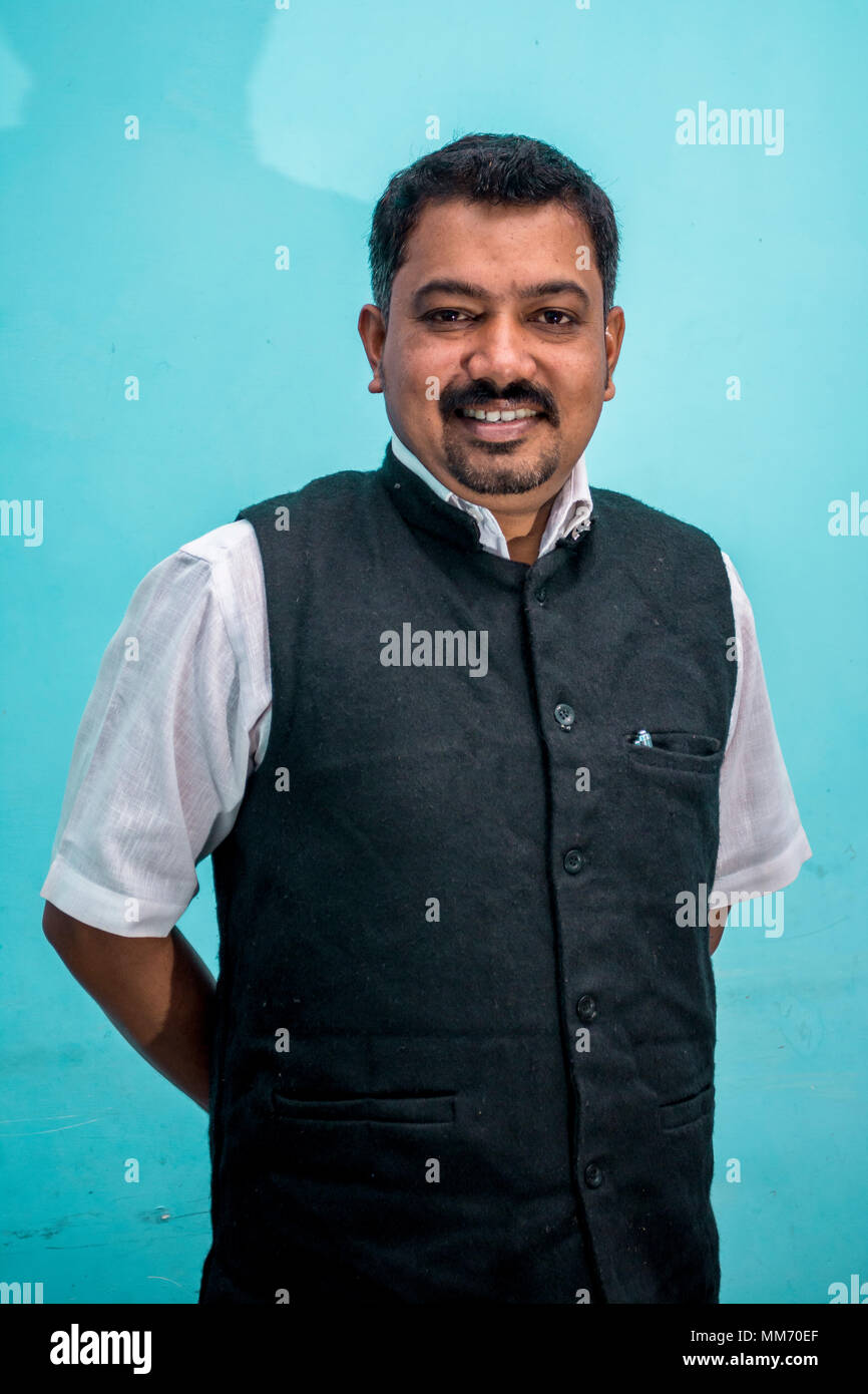 Indian man smiling Stock Photo - Alamy