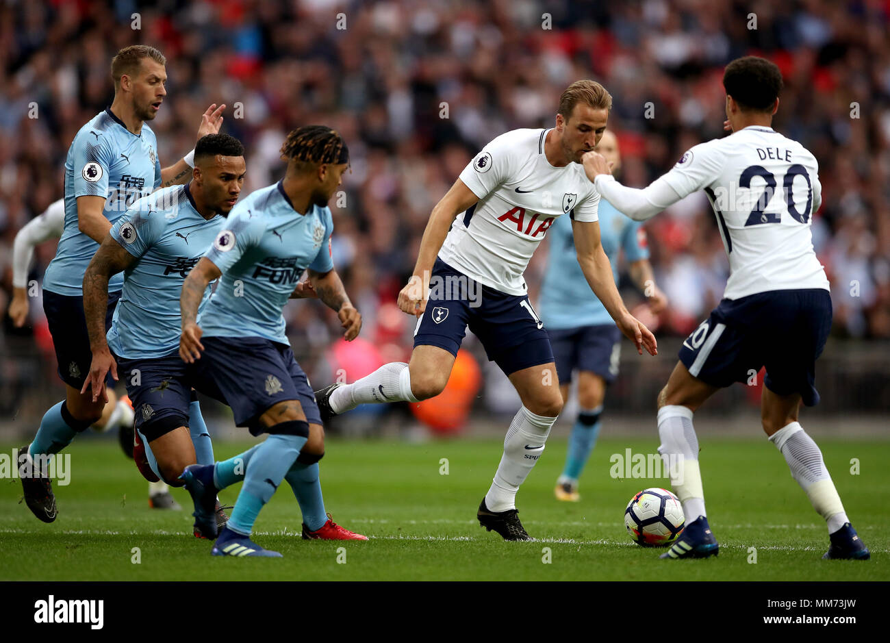 Tottenham Hotspur's Harry Kane (centre) in action during the Premier ...