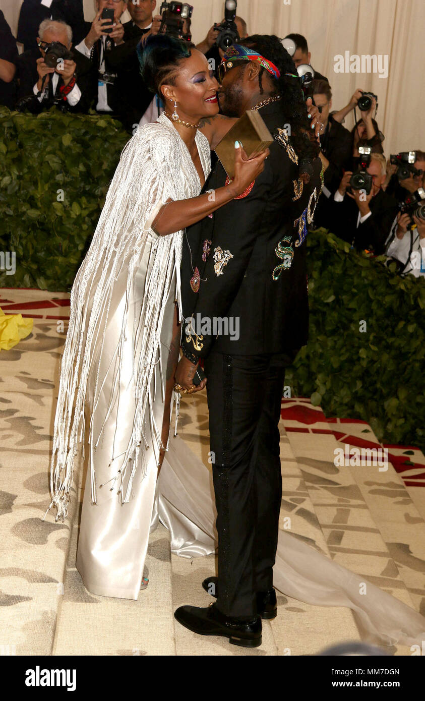 New York City, New York, USA. 7th May, 2018. 2 CHAINZ proposes to his ...