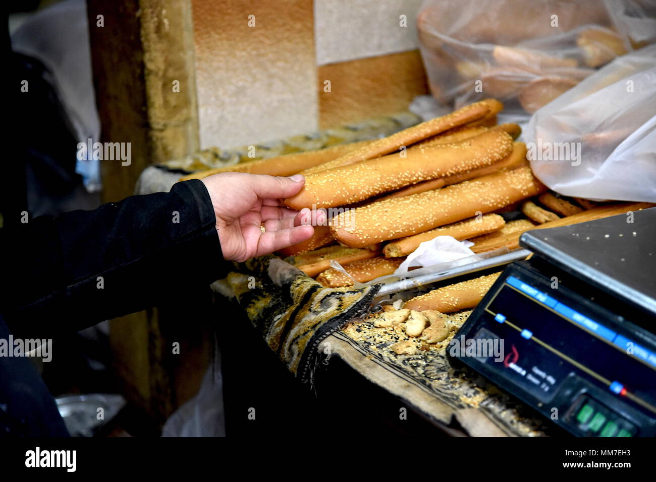Aleppo. 6th May, 2018. Photo taken on May 6, 2018 shows sesame ...
