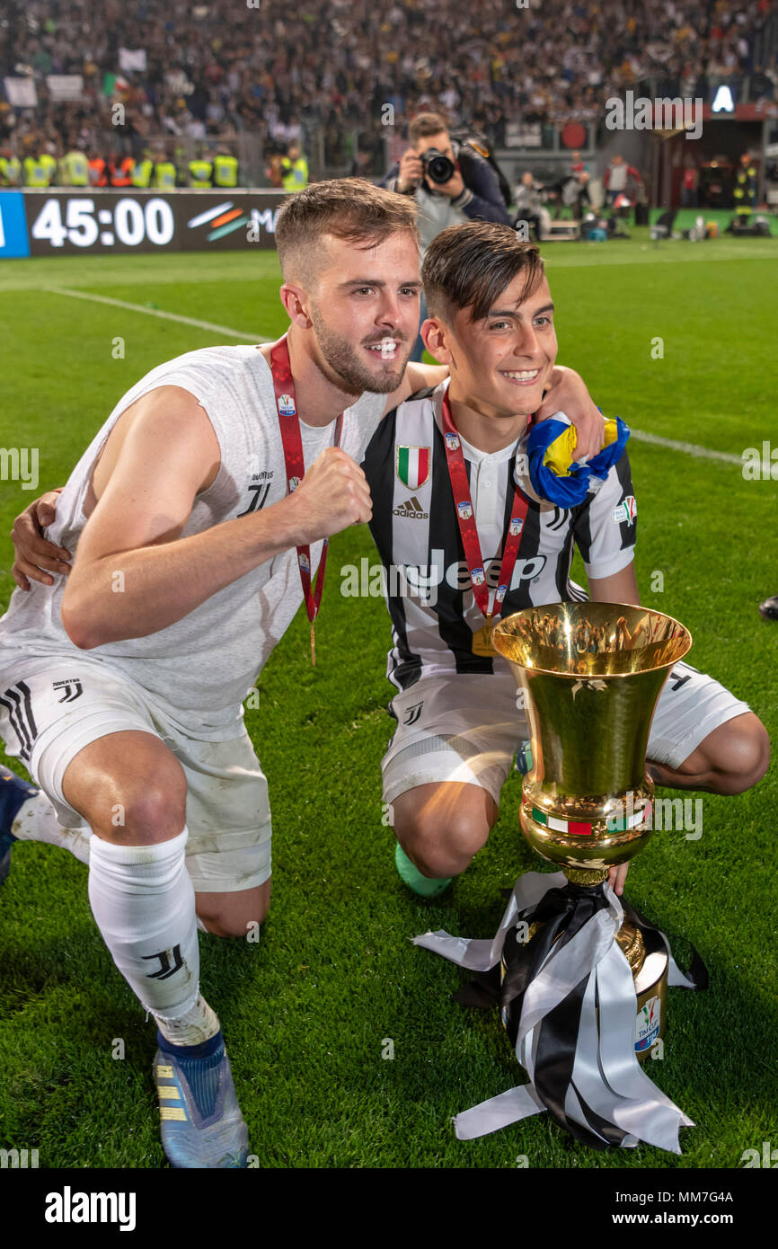 Dybala trophy hi-res stock photography and images - Alamy
