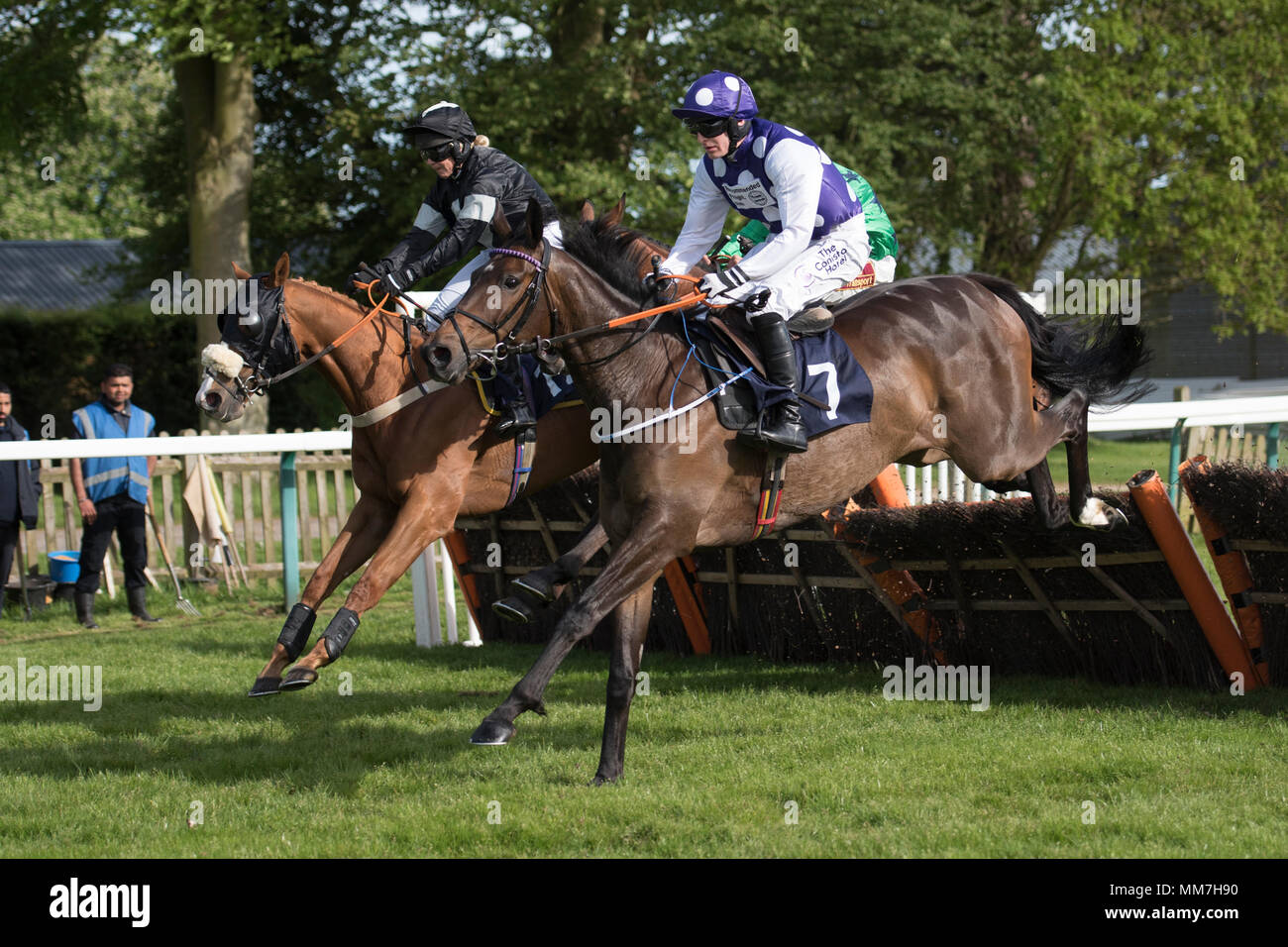 Fontwell park races hi-res stock photography and images - Alamy