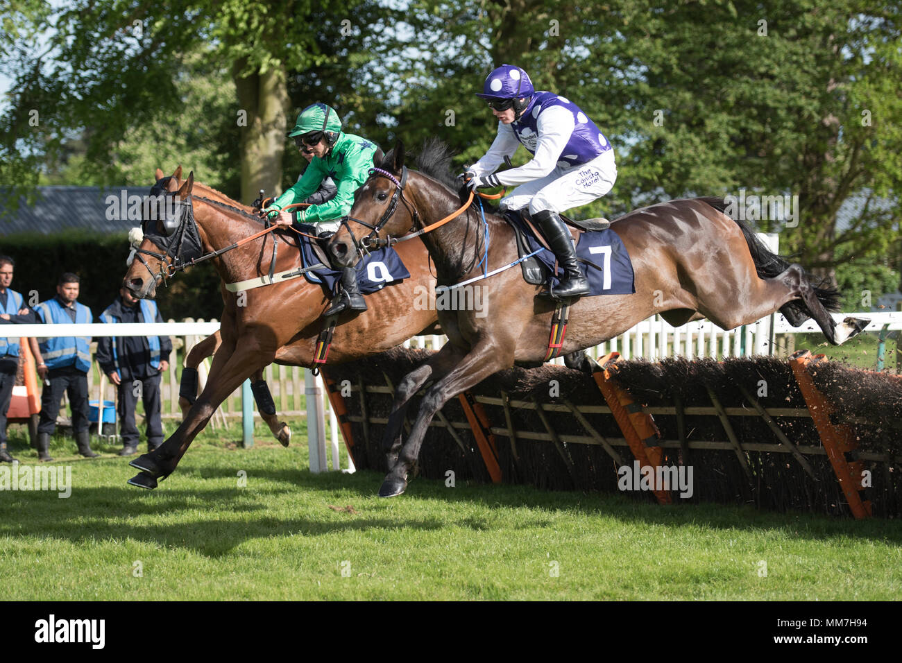 Fontwell park races hi-res stock photography and images - Alamy