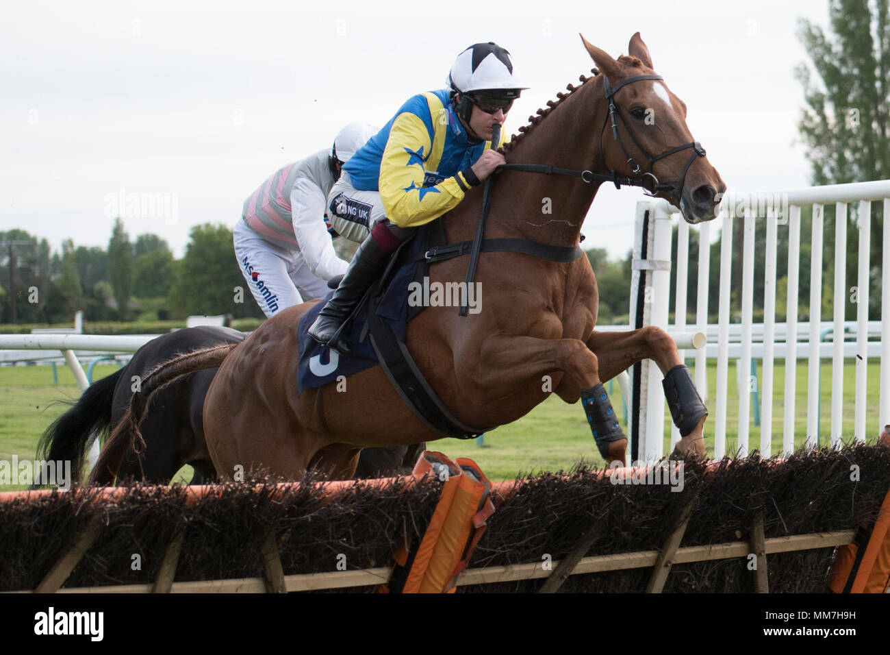 Fontwell park races hi-res stock photography and images - Alamy
