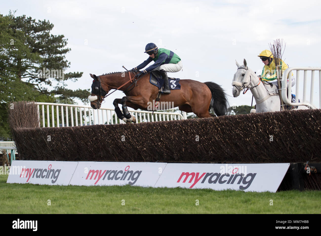 Fontwell park races hi-res stock photography and images - Alamy