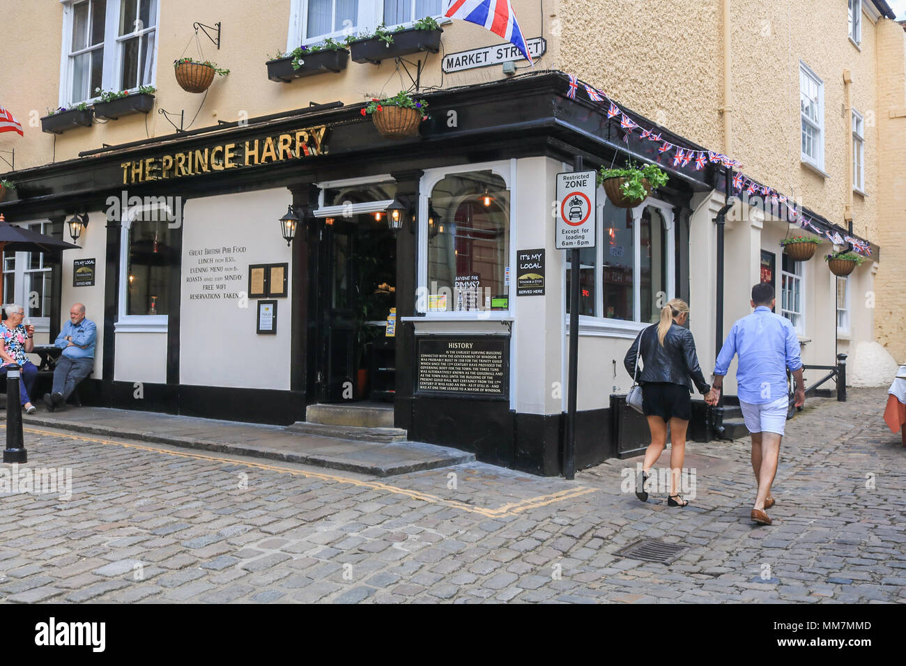 Prince harry pub windsor hi-res stock photography and images - Alamy