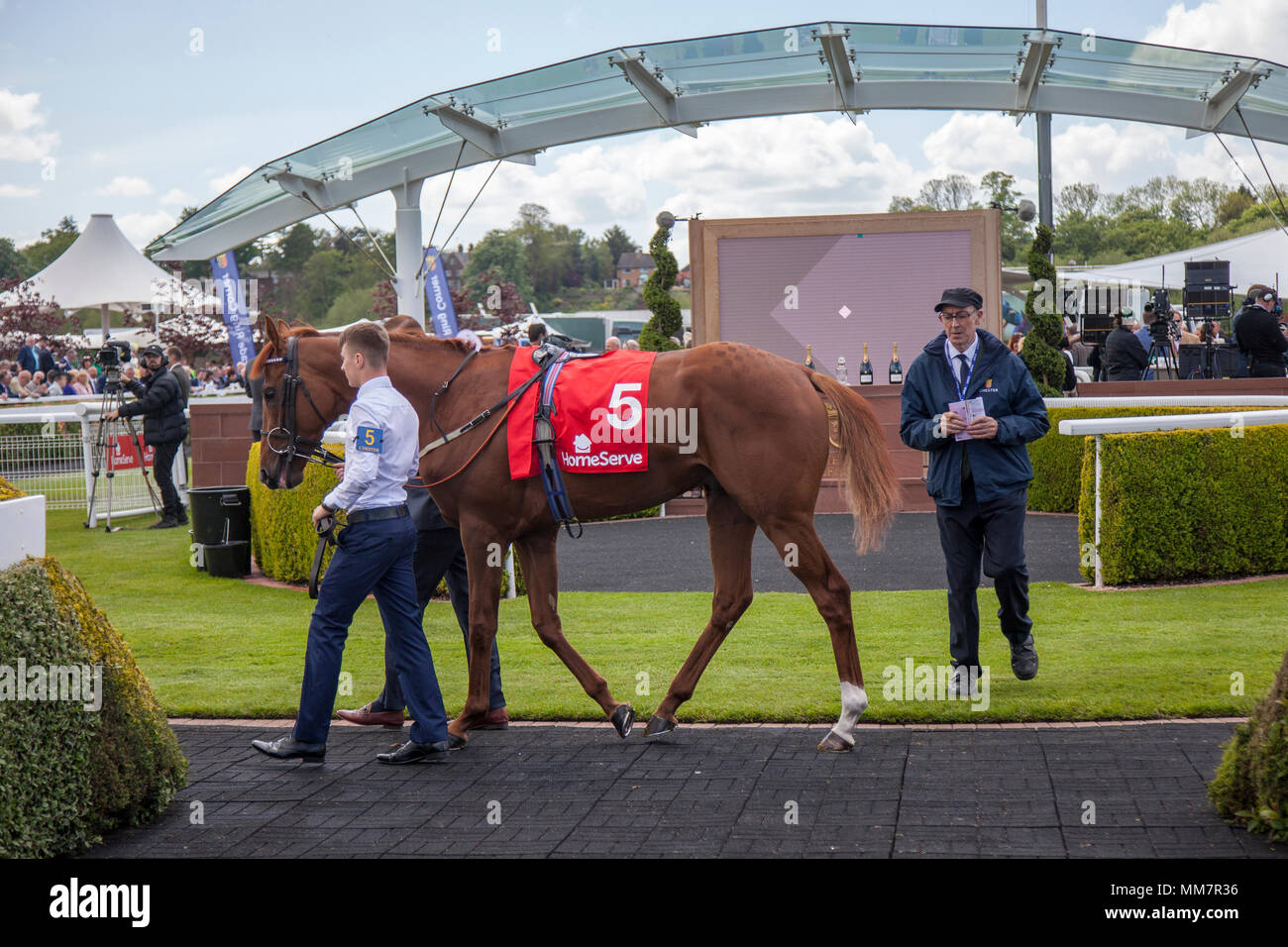 Chester races ladies day hi-res stock photography and images - Alamy