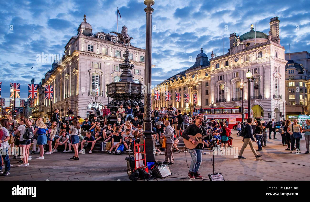 Piccadilly circus night hi-res stock photography and images - Alamy