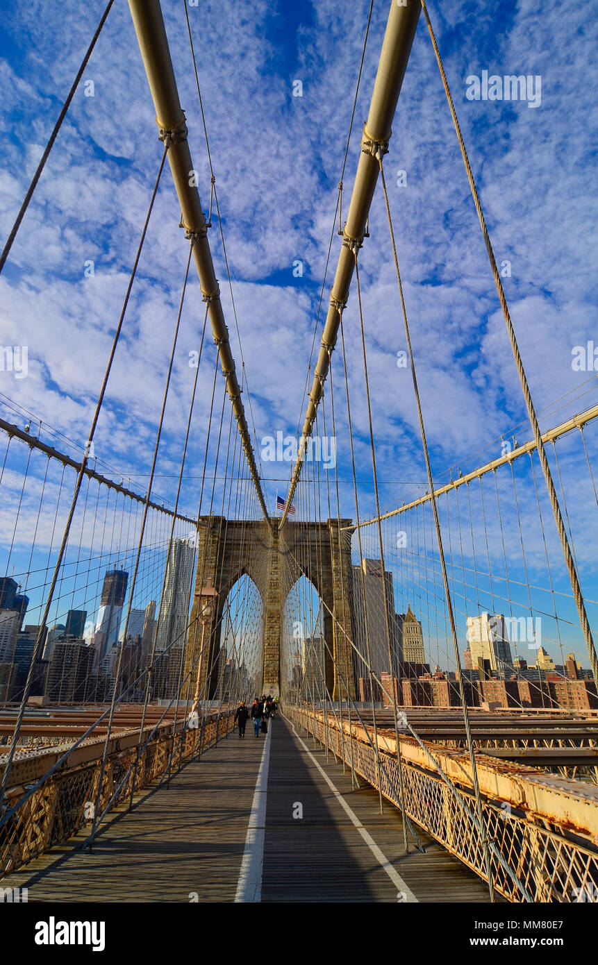 Walking over manhattan bridge hi-res stock photography and images - Alamy