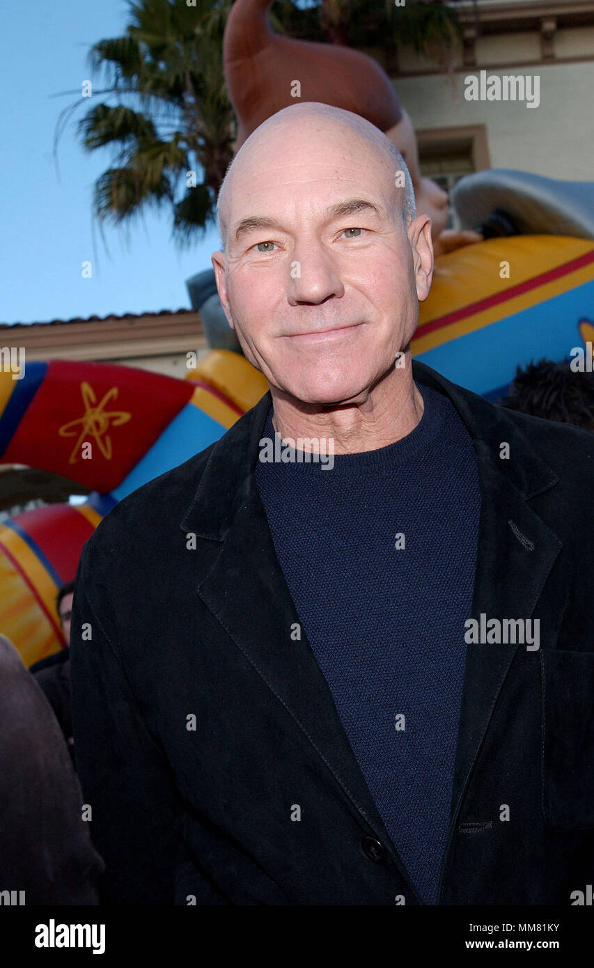 Patrick Stewart posing at the Jimmy Neutron: Boy Genius premiere on the ...