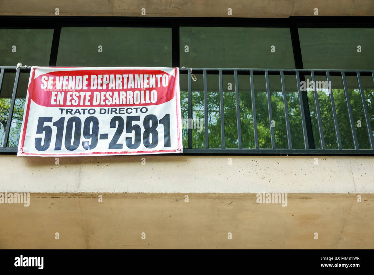 Spanish immigrants hi-res stock photography and images - Alamy