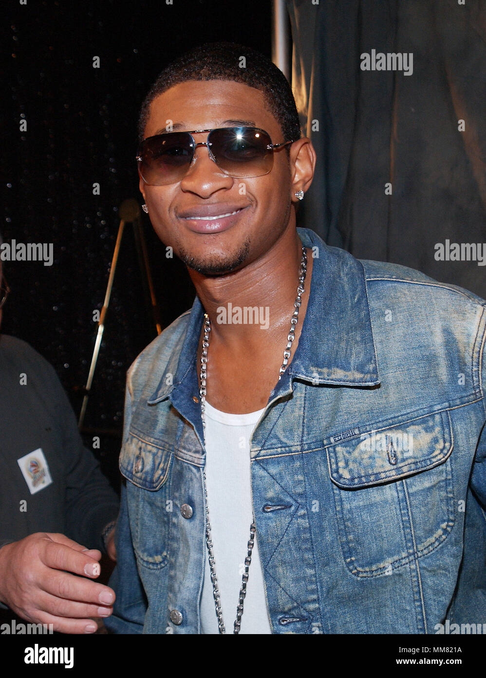 Usher 2001 hi-res stock photography and images - Alamy