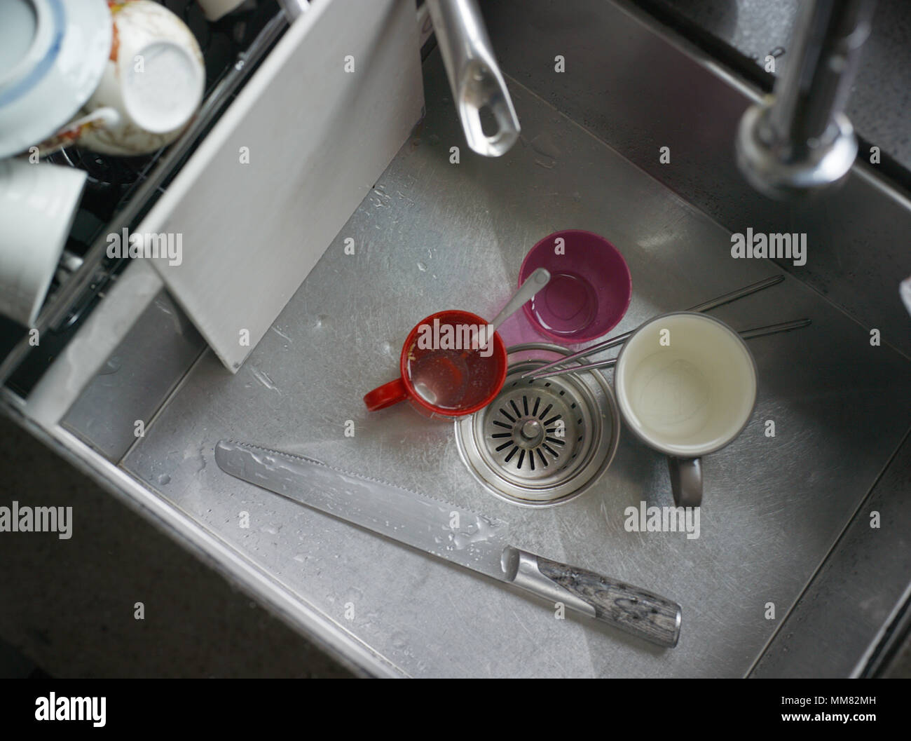 Overhead kitchen sink hi-res stock photography and images - Alamy