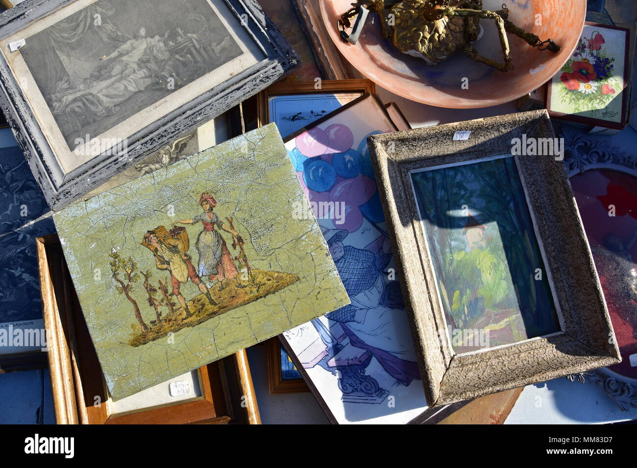 Antique art painting sale on street market Stock Photo - Alamy