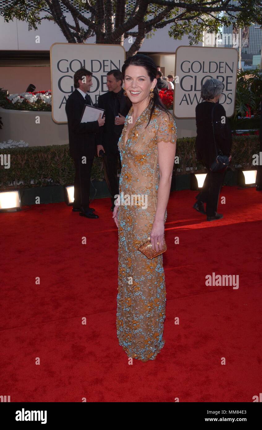 Lauren Graham (GILMORE GIRLS) arrives at the 2002 GOLDEN GLOBE AWARDS ...