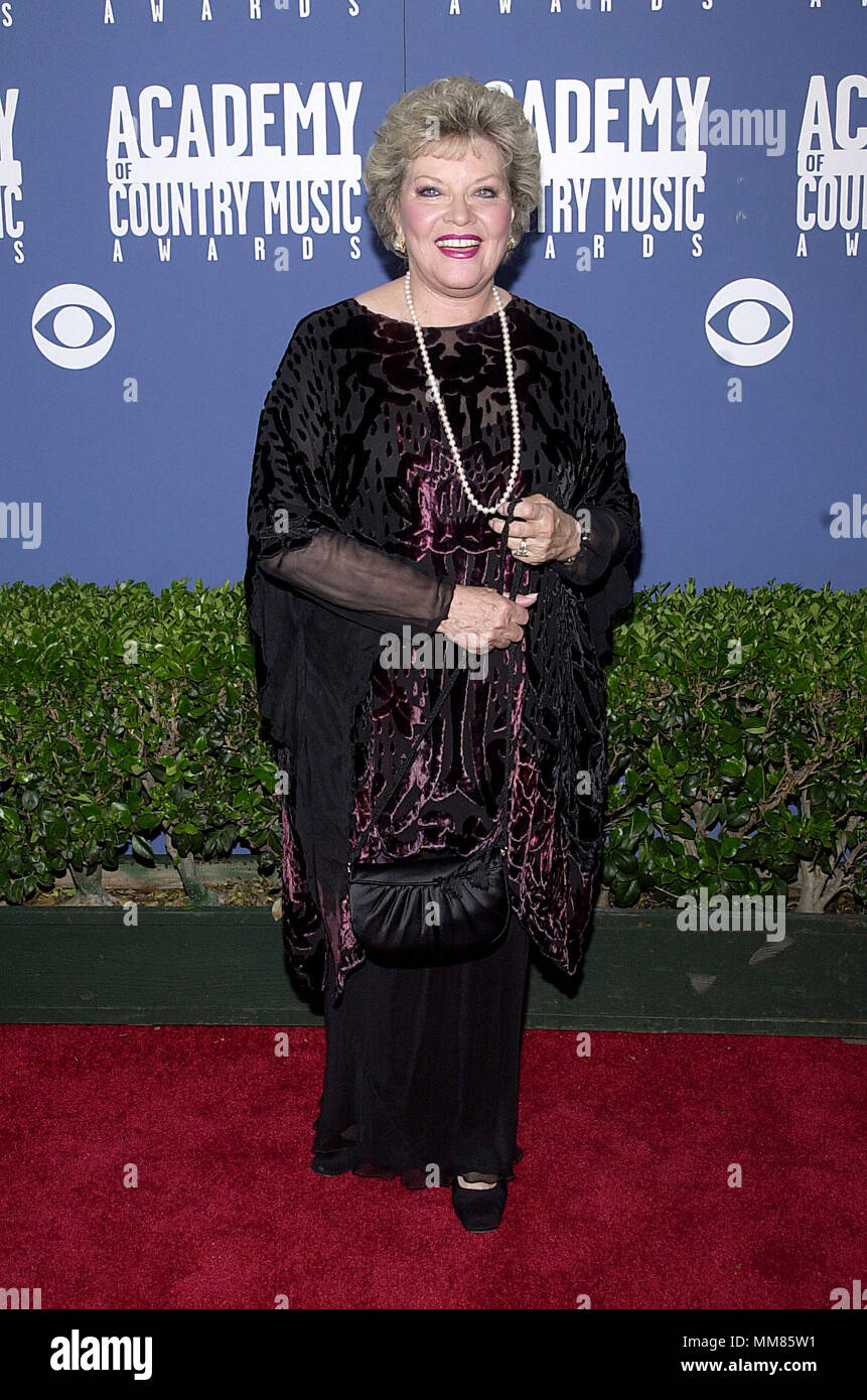 Patti Page arrives at the 36th Academy of Country Music Awards at the ...