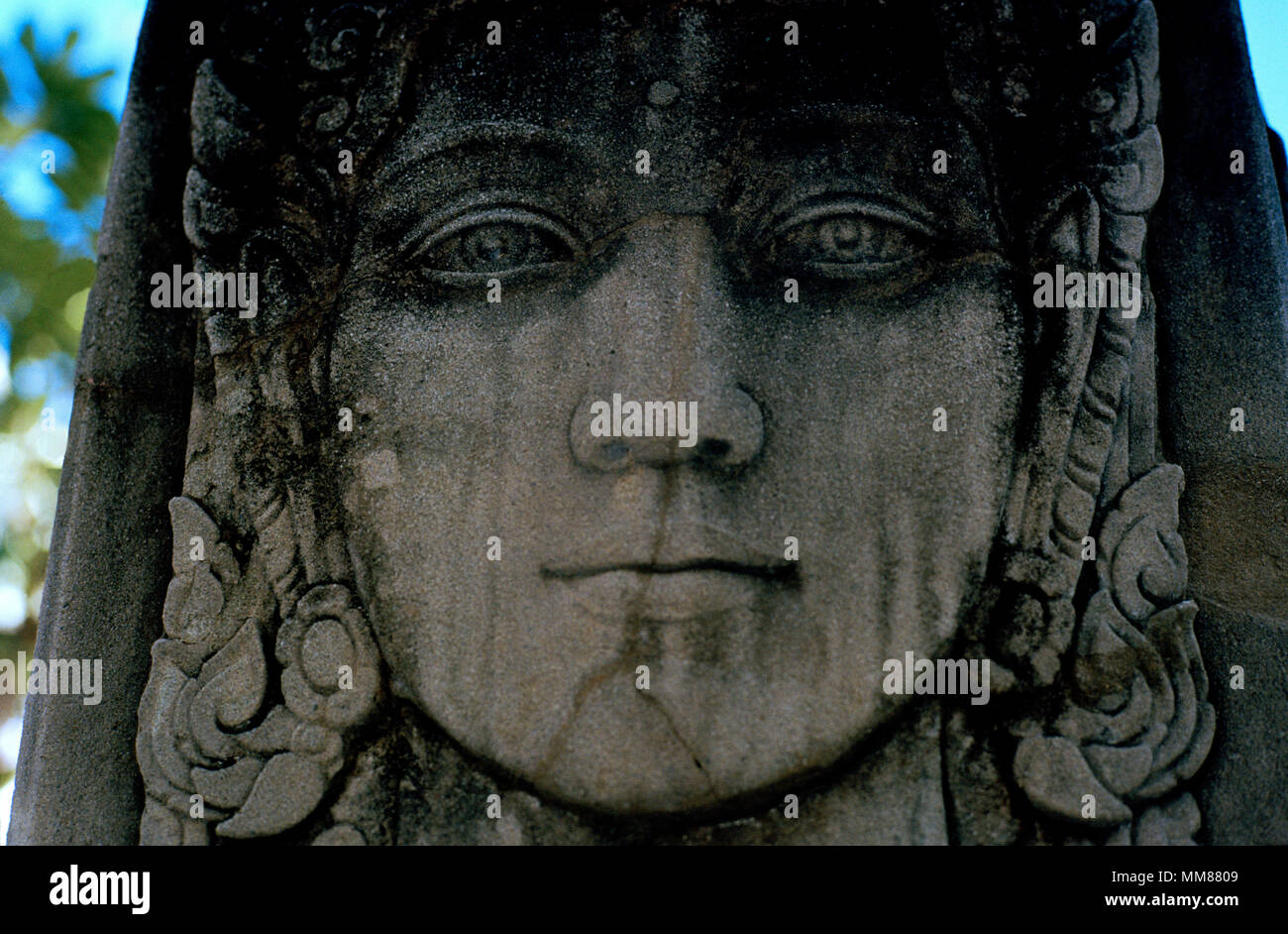 Beautiful ancient carvings at the Buddhist Wat Pathum Wanaram Lotus ...