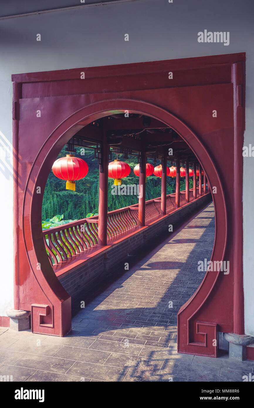 Asia traditional house moon gate hi-res stock photography and images ...