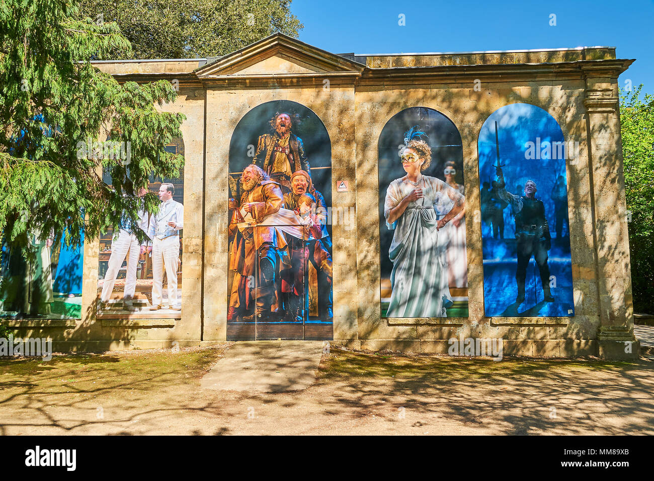 Stratford upon Avon and painted murals on the side of an old building ...