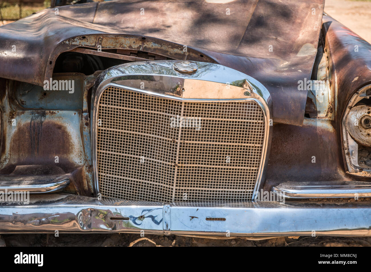 Dilapidated car hi-res stock photography and images - Alamy