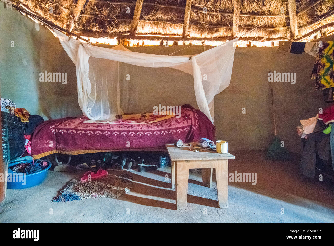 Poverty hut bed africa hi-res stock photography and images - Alamy