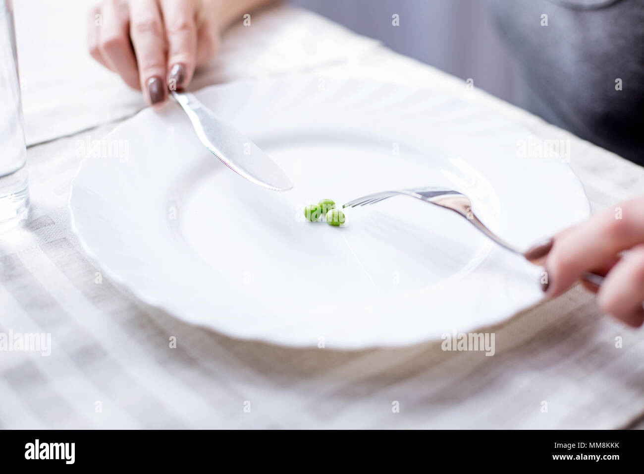 Small portion food plate hi-res stock photography and images - Alamy