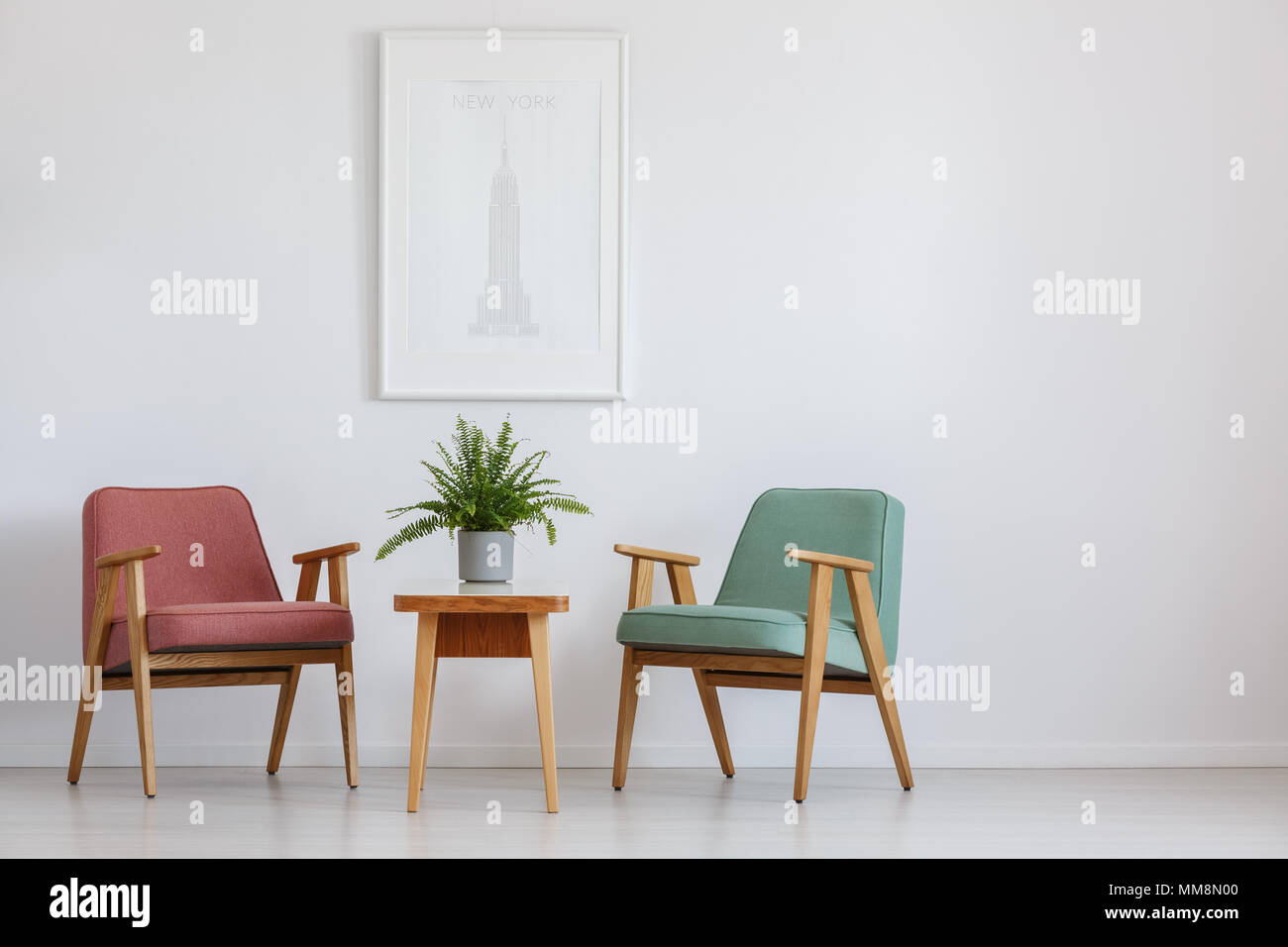 Hotel table waiting hi-res stock photography and images - Alamy