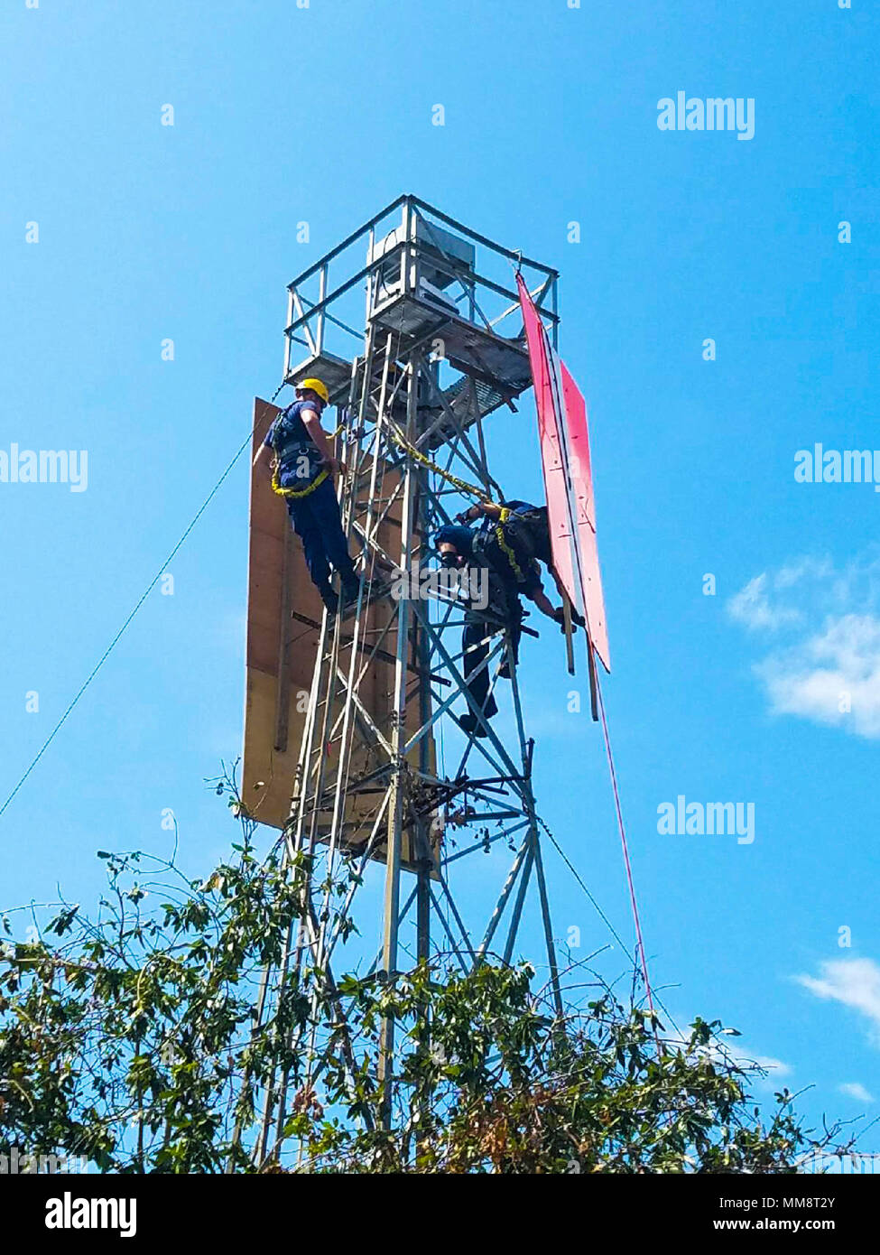 Crewmembers from Coast Guard Aidsto Navigation Team Jacksonville Beach ...
